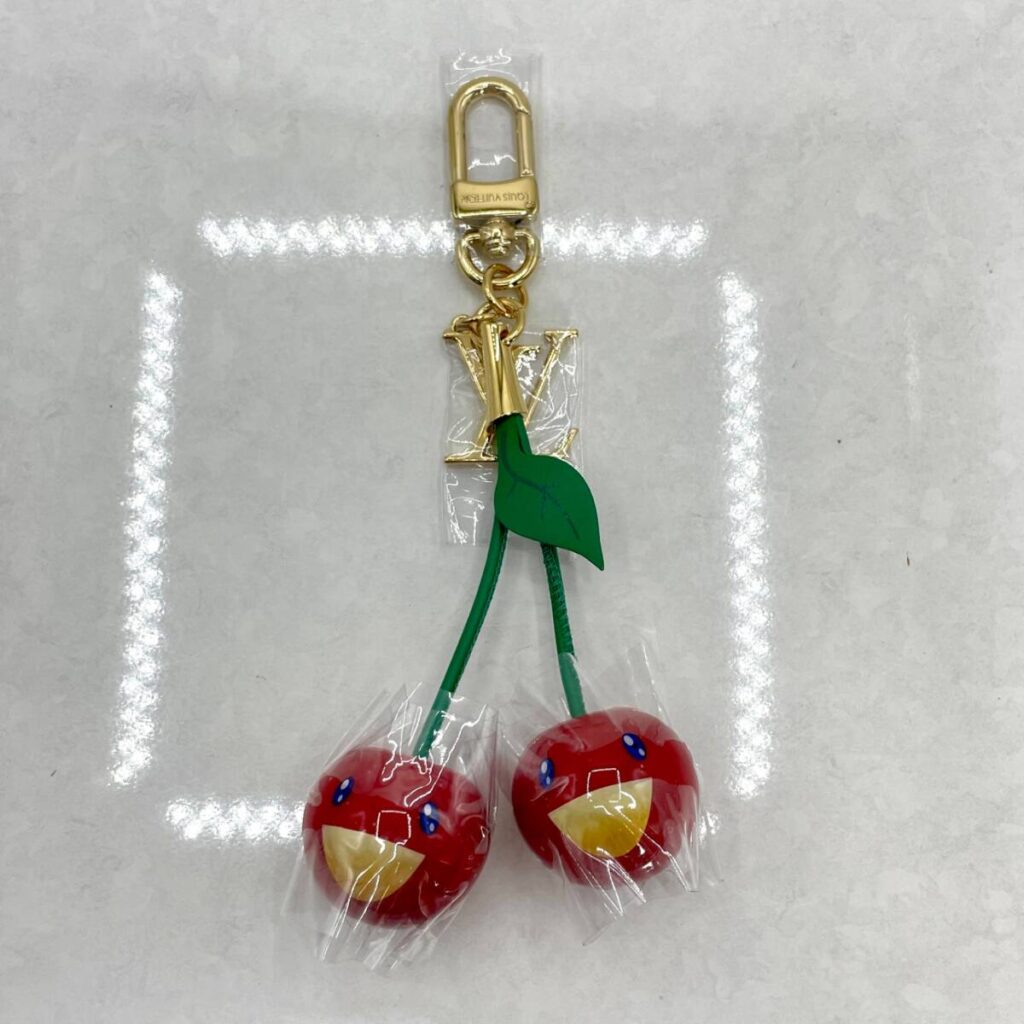 【超希少・未使用】ルイ・ヴィトン×村上隆「LV×TM チェリー」バッグチャーム（M02476）を買取いたしました！ルージュ付属の限定 ...
